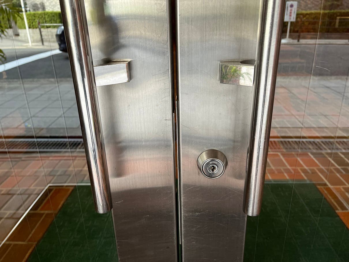 谷町四丁目駅徒歩１分の利便性。低価格で換気ができる完全個室の会議室。定員14名。テーブル配置変更可。契約備品有。法務局、官庁近くの写真23