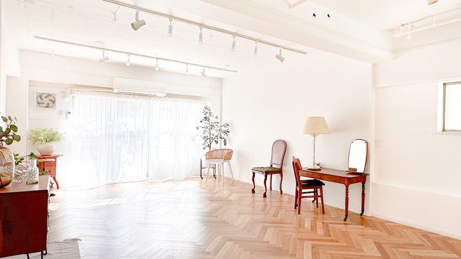 【saut studio】-南青山アドレス、窓から自然光が注ぐ、シンプルなスタジオ-の写真1