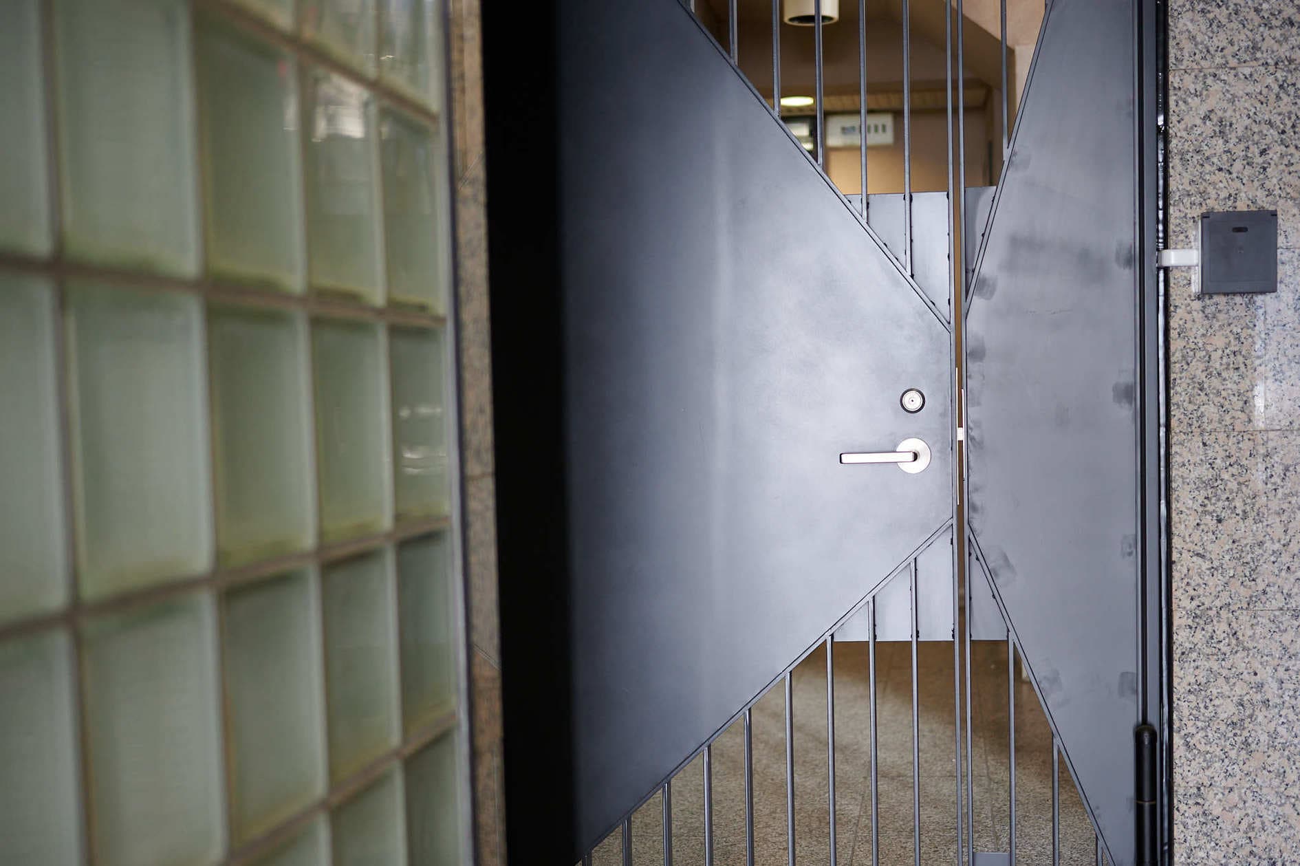 【渋谷神泉・フォトグラファー内装監修📸】自然光・大きめ採光窓&モノトーン背景、機材豊富で利用しやすい◎の写真16