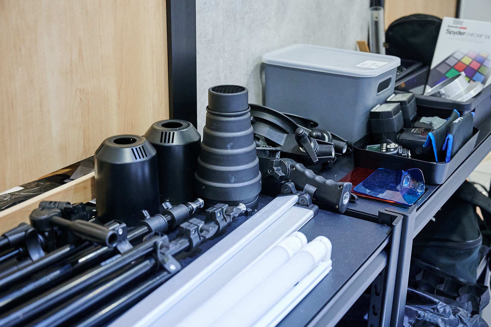 【渋谷神泉・フォトグラファー内装監修📸】自然光・大きめ採光窓&モノトーン背景、機材豊富で利用しやすい◎の写真23