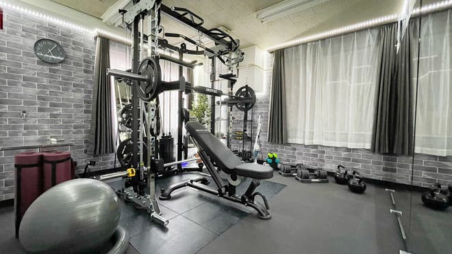 【西新宿駅4分・新宿駅7分】✨地域最安値✨平日昼間さらに価格破壊❗️おしゃれで設備充実!撮影OK!大型鏡の写真1