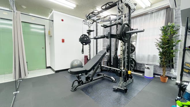 【西新宿駅4分・新宿駅7分】✨地域最安値✨平日昼間さらに価格破壊❗️おしゃれで設備充実!撮影OK!大型鏡の写真4