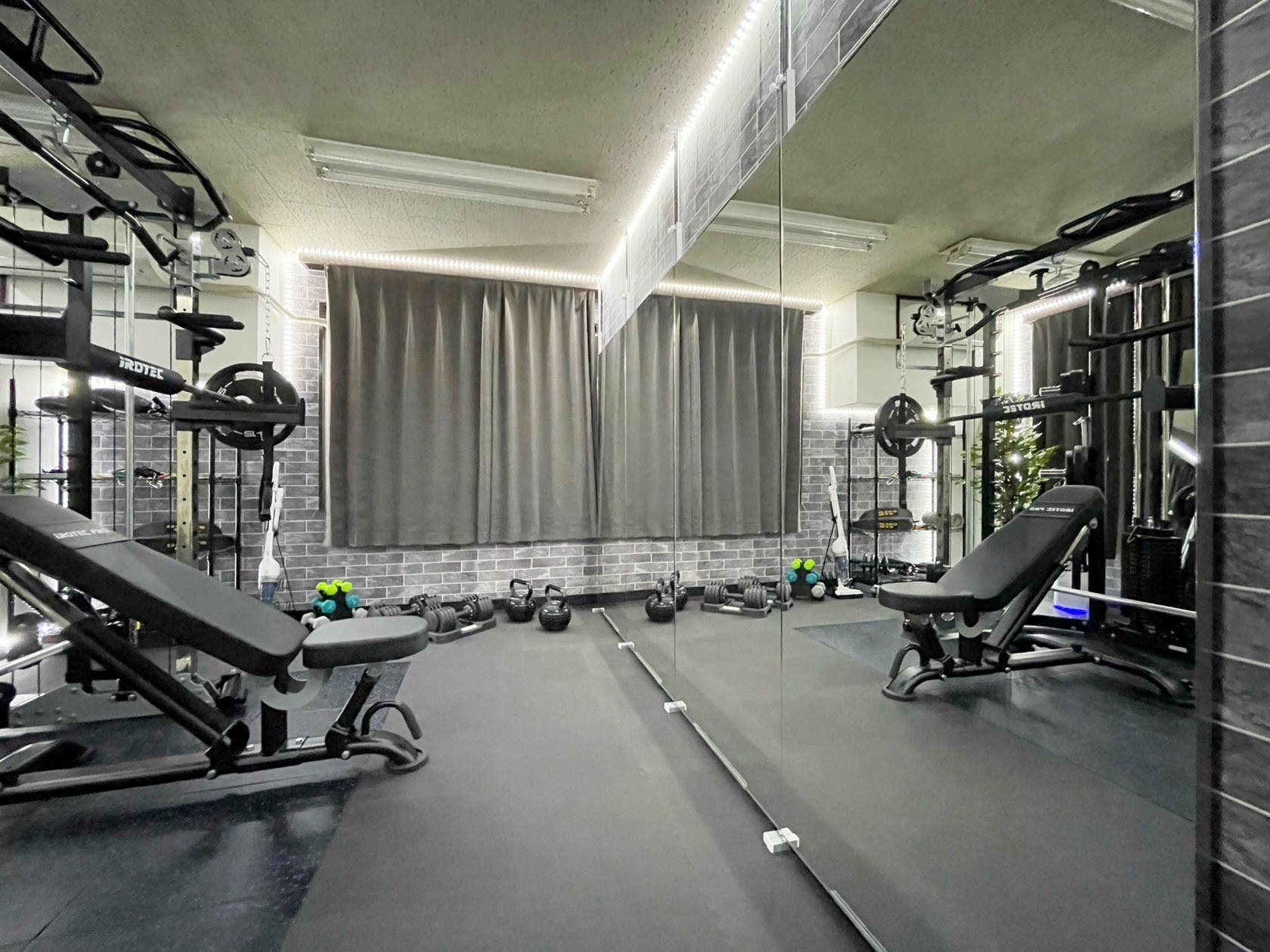 【西新宿駅4分・新宿駅7分】✨地域最安値✨平日昼間さらに価格破壊❗️おしゃれで設備充実！撮影OK！大型鏡の写真7