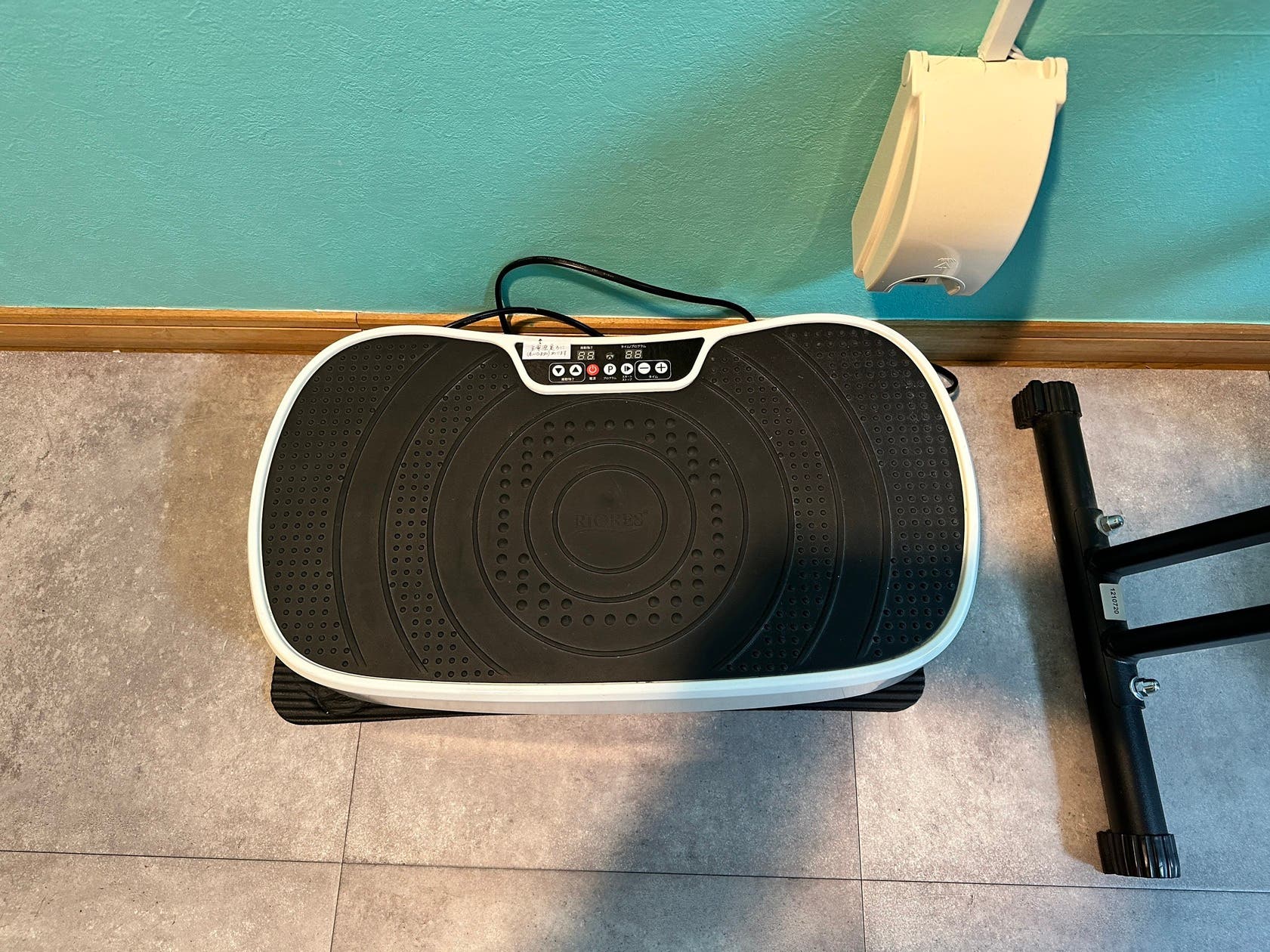 ＜RAKUNA神田・秋葉原＞ 完全個室ジム！スミスマシン、ダンベル、フィットネスバイク、全身鏡、その他完備☆の写真16