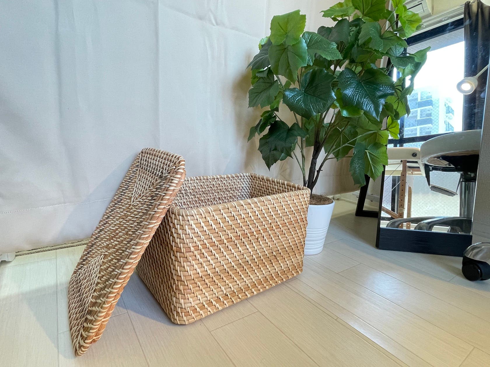 室内はナチュラルな雰囲気で調光も可能✨落ち着いた雰囲気のレンタルサロンです☺️心斎橋・難波から徒歩圏内✨の写真8