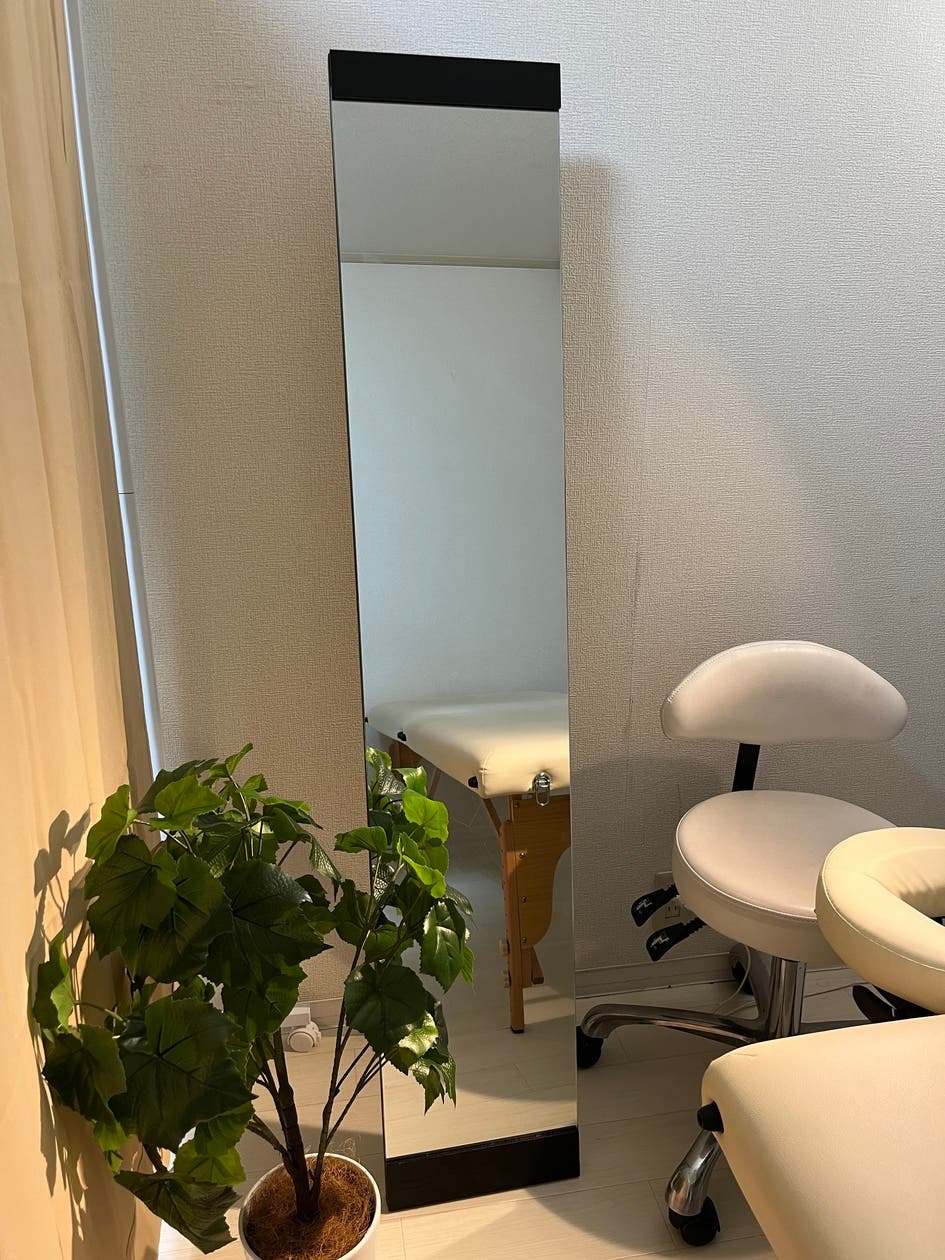 室内はナチュラルな雰囲気で調光も可能✨落ち着いた雰囲気のレンタルサロンです☺️心斎橋・難波から徒歩圏内✨の写真12