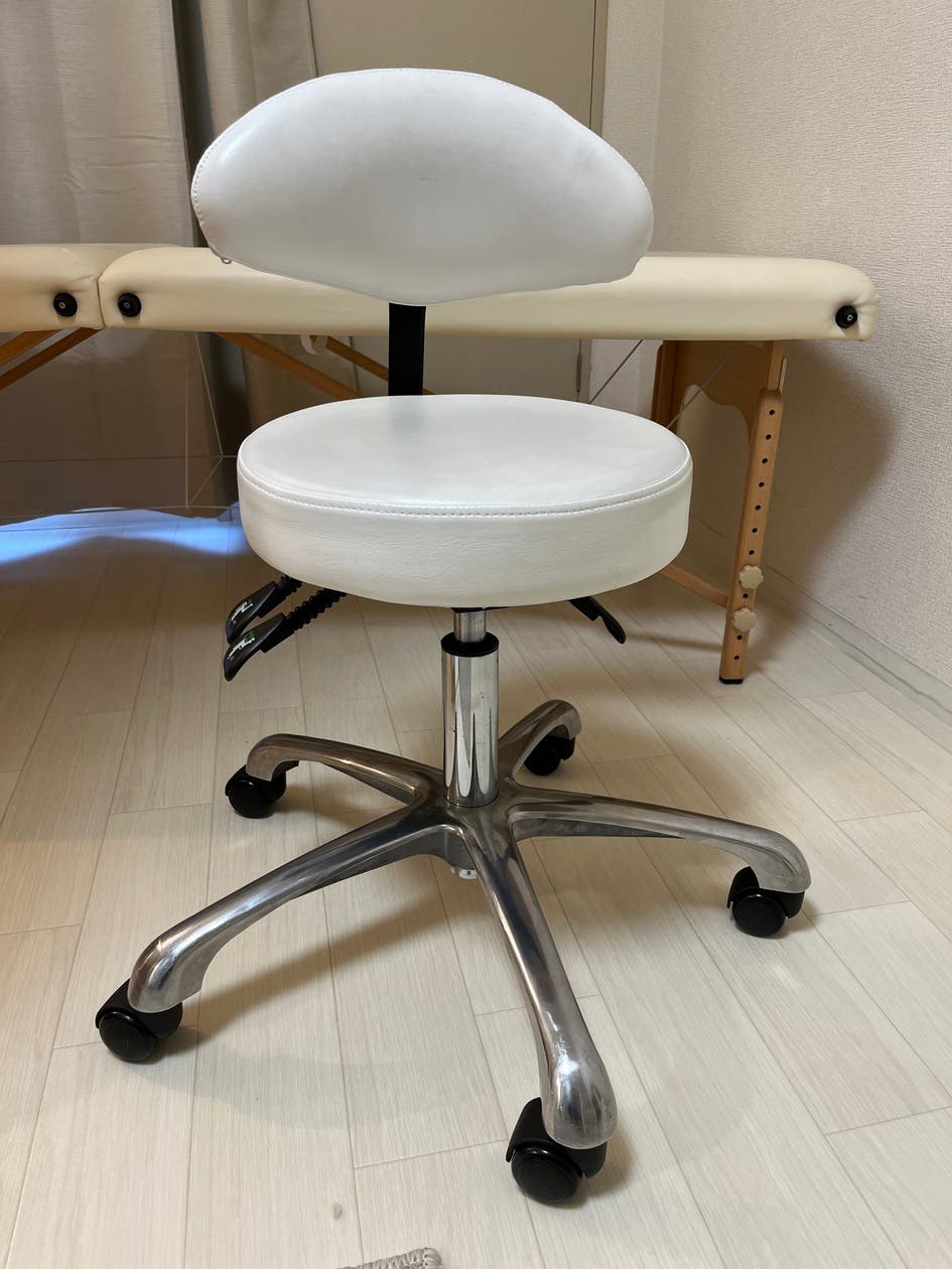 室内はナチュラルな雰囲気で調光も可能✨落ち着いた雰囲気のレンタルサロンです☺️心斎橋・難波から徒歩圏内✨の写真14