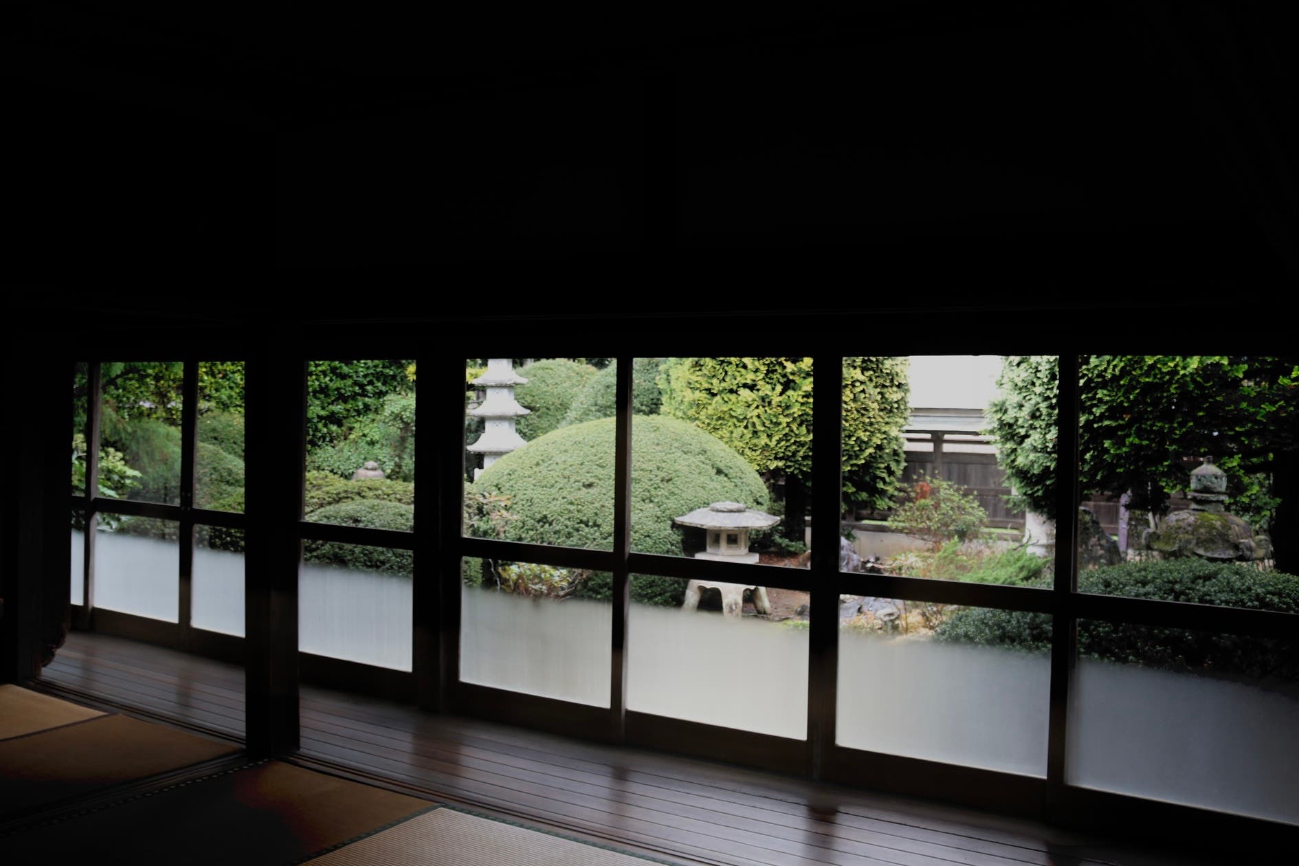 長屋門・母屋・3つの蔵・日本庭園・屋敷林で構成された農家屋敷の写真12