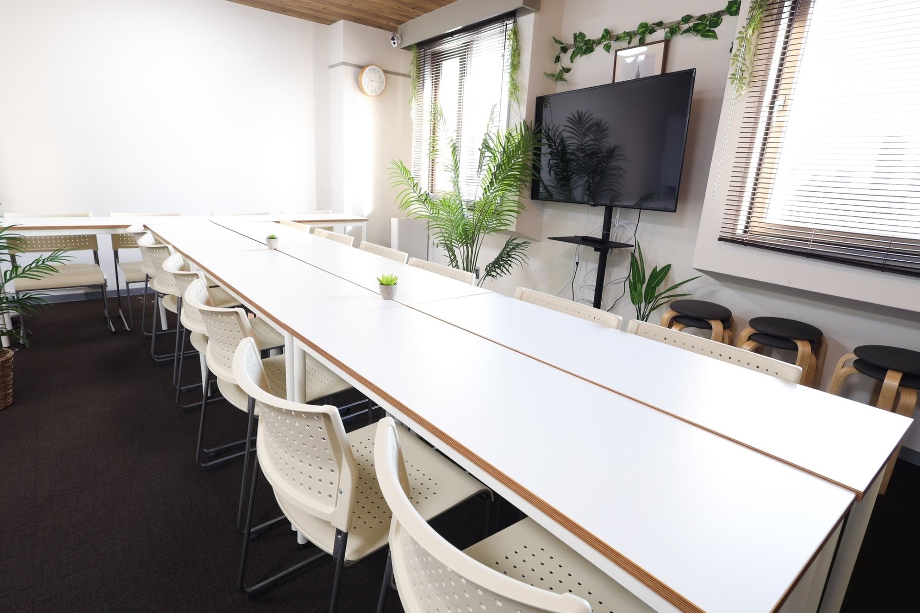 四ツ谷駅🚶‍♂️2分🍀最大20名可🍀 光WIFI/大モニター/ホワイトボード/施術ベッド備品全無料✨1日プラン有✨会議/ゲームの写真14