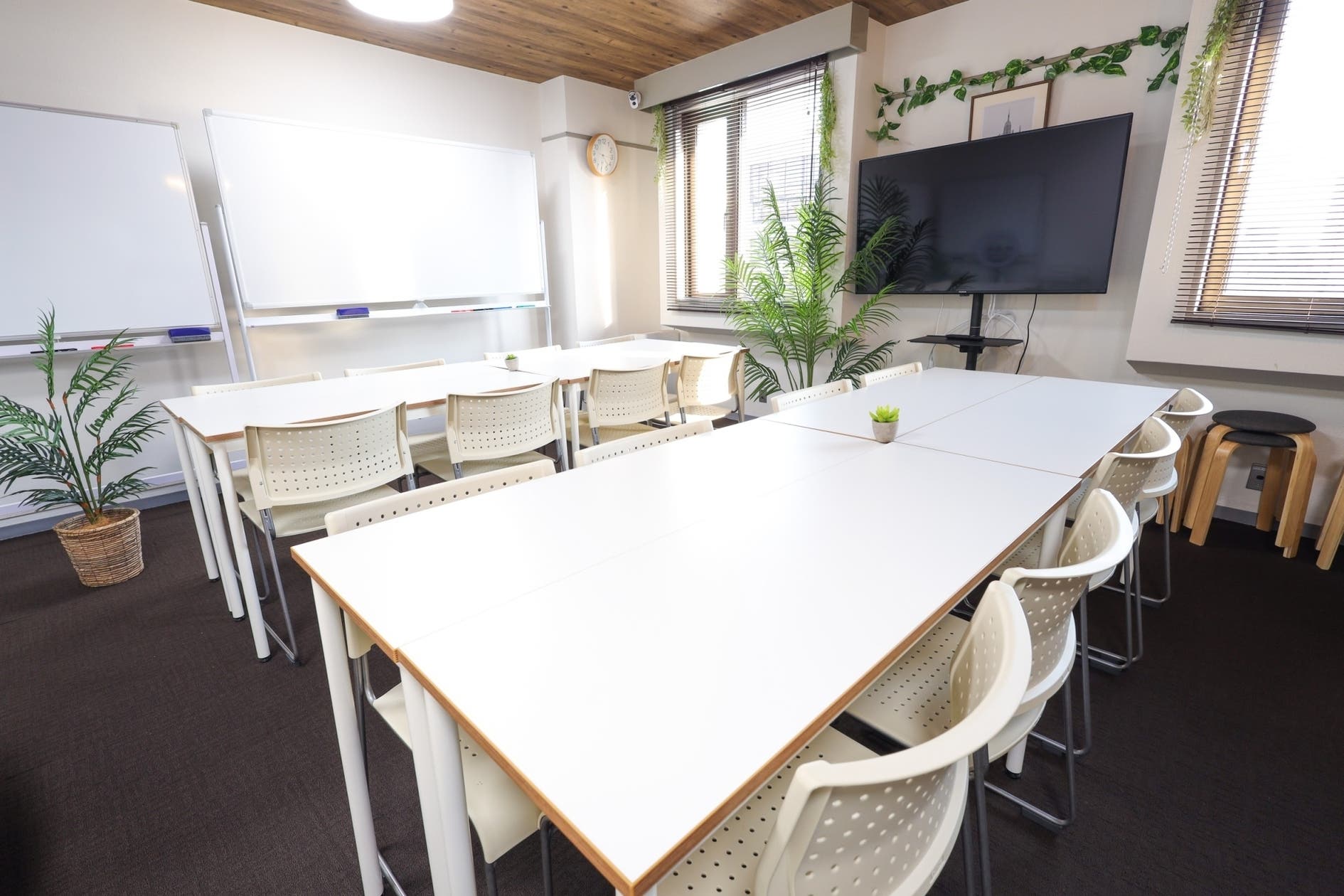 四ツ谷駅🚶‍♂️2分🍀最大20名可🍀 光WIFI/大モニター/ホワイトボード/施術ベッド備品全無料✨1日プラン有✨会議/ゲームの写真16