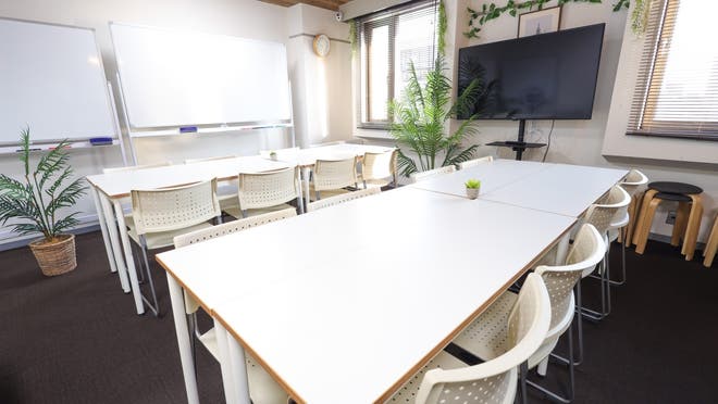 四ツ谷駅🚶♂️2分🍀最大20名可🍀 光WIFI/大モニター/ホワイトボード/施術ベッド備品全無料✨1日プラン有✨会議/ゲームの写真16