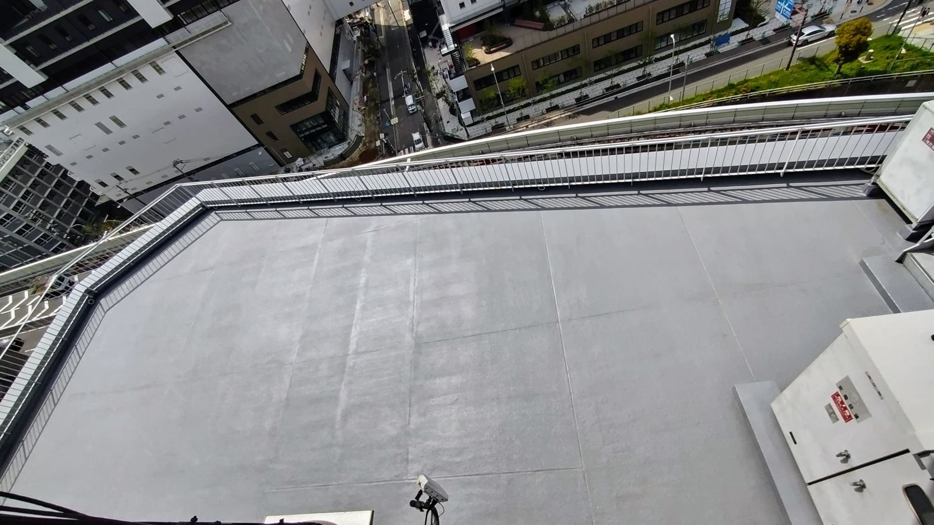 大阪・梅田周辺の高層ビル群をバックにした都会的なシーン撮影に最適なロケーション！の写真7