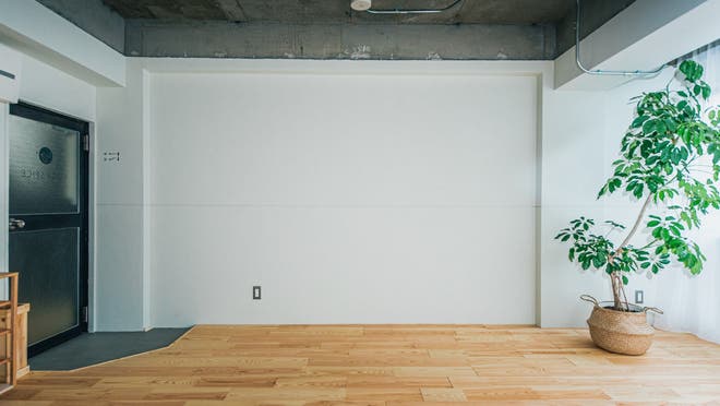【神保町徒歩4分】優しい天然木の床に、グレイッシュホワイトの壁。自然素材に囲まれた心地よい空間でヨガのレッスンを開催しませんか?の写真5