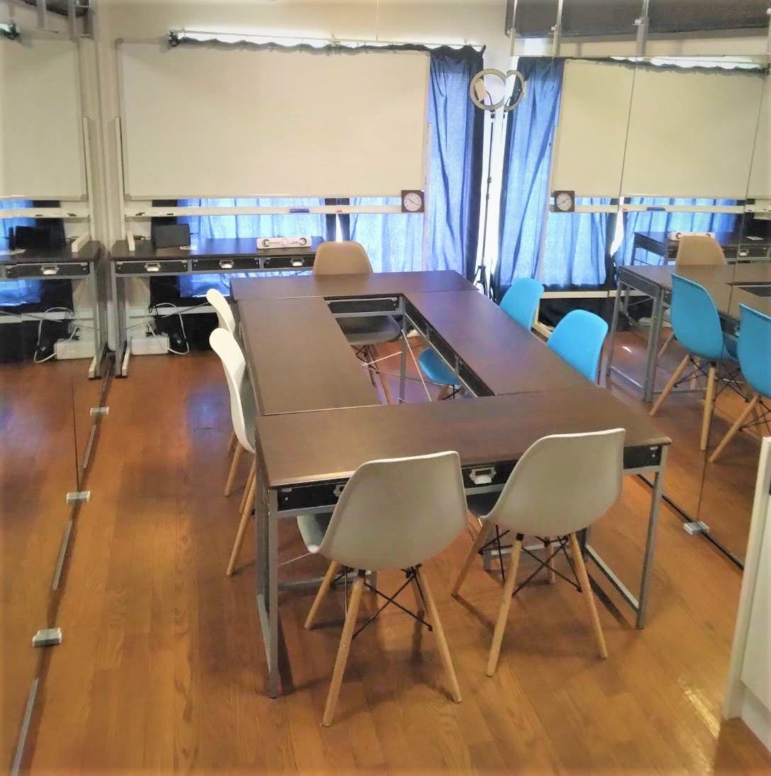 価格破壊‼使わないと損‼天神南駅2分最大10名‼会議やダンスに最適‼大鏡/WIFI/プロジェクター完備‼24時間営業‼の写真5