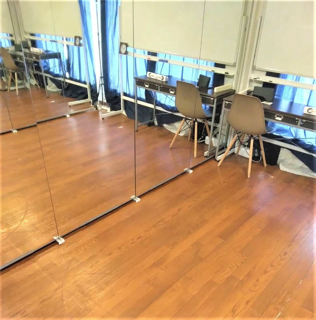 価格破壊‼使わないと損‼天神南駅2分最大10名‼会議やダンスに最適‼大鏡/WIFI/プロジェクター完備‼24時間営業‼の写真9