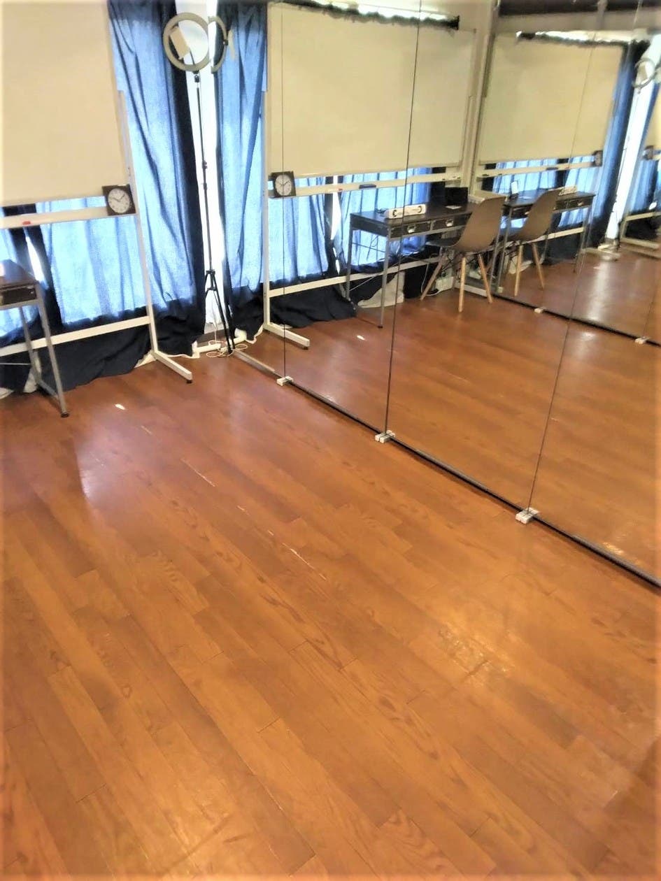 価格破壊‼使わないと損‼天神南駅2分最大10名‼会議やダンスに最適‼大鏡/WIFI/プロジェクター完備‼24時間営業‼の写真10