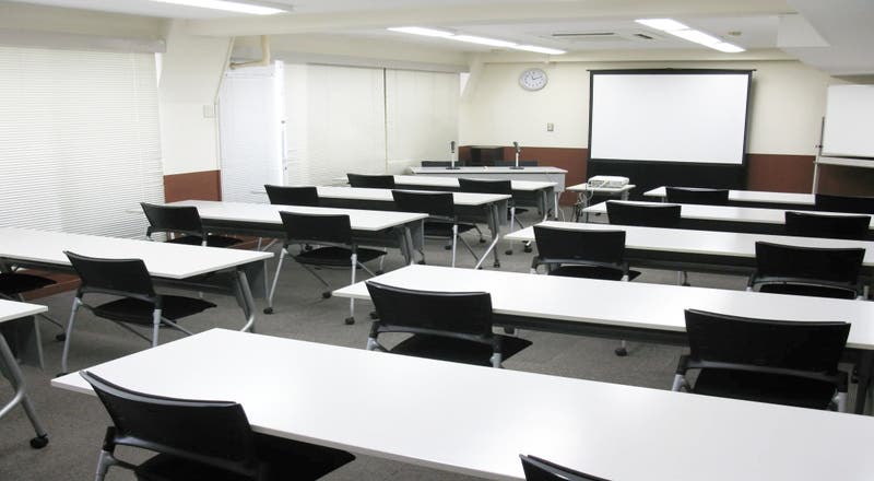 東京会議室　貸会議室オフィス東京　C5会議室/5階【東京駅徒歩5分/スタッフ常駐/高速無料Wi-Fi/スクール36名利用可能】
