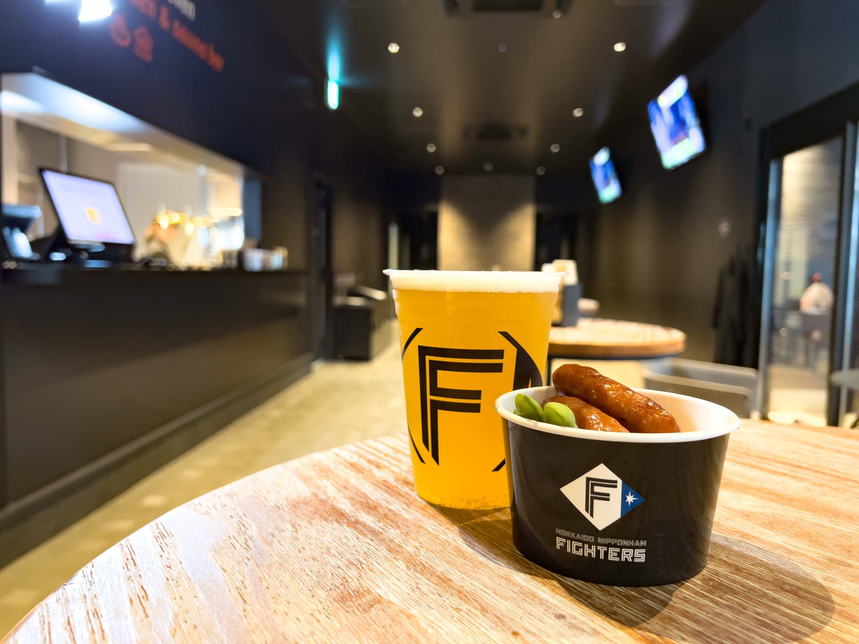 フィールドを眺めながらととのう 世界がまだ見ぬ温泉サウナの写真12