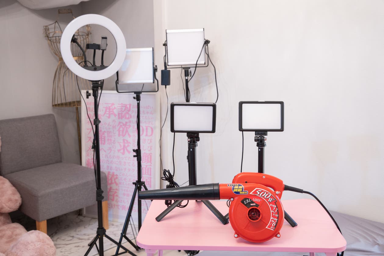 【エレメント京橋駅前🏰】クリスマスツリー🎄14名迄OK！広々2部屋◎120インチ高機能プロジェクター・撮影多数・女子会の写真13