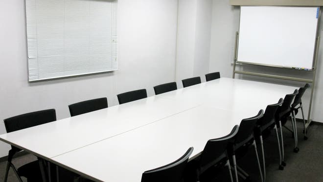 東京会議室 貸会議室オフィス東京 B5会議室/5階【東京駅徒歩5分/スタッフ常駐/高速無料Wi-Fi/スクール9名利用可能】の写真1