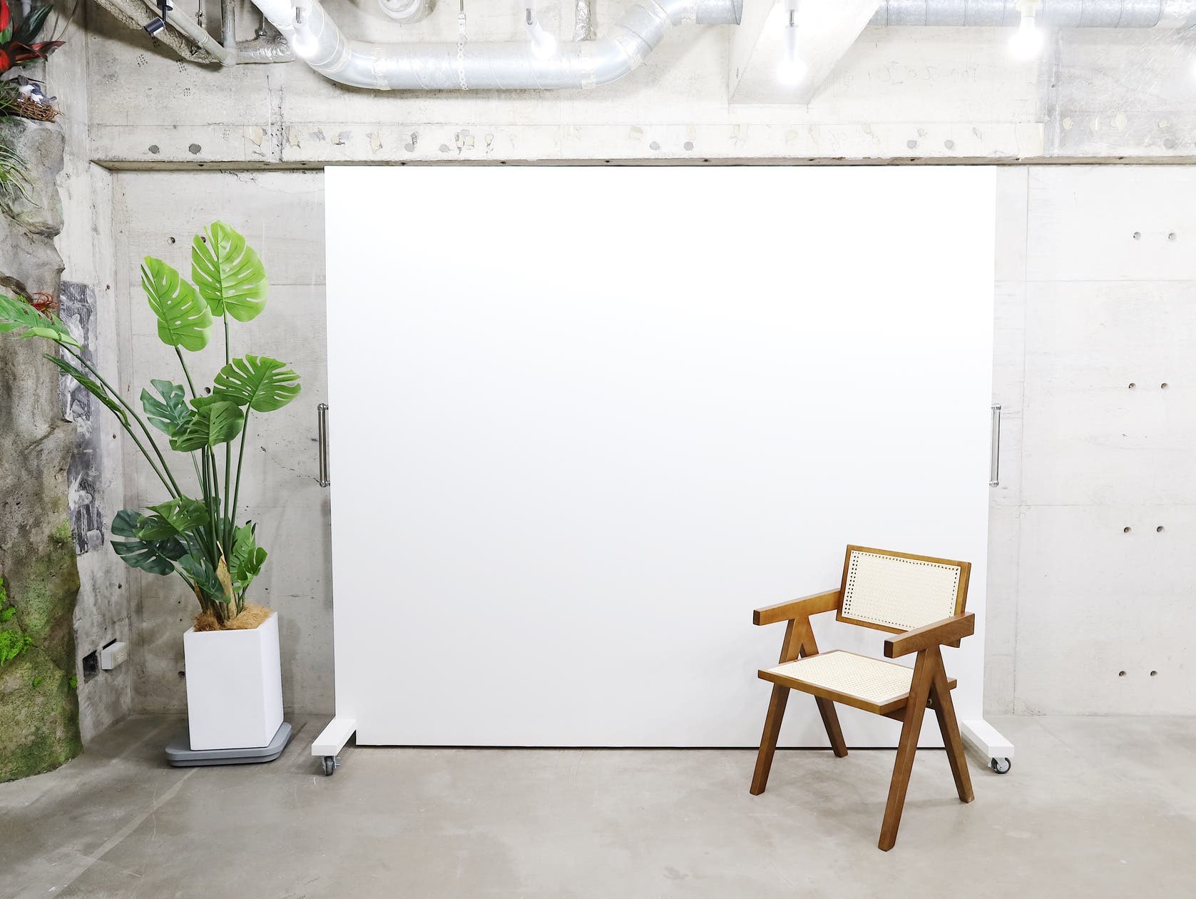 《地下スケルトン》配管むき出し、コンクリ打ちっぱなし、移動式大型背景パネル、背景6種類【RIVERLD池袋スタジオ】の写真21