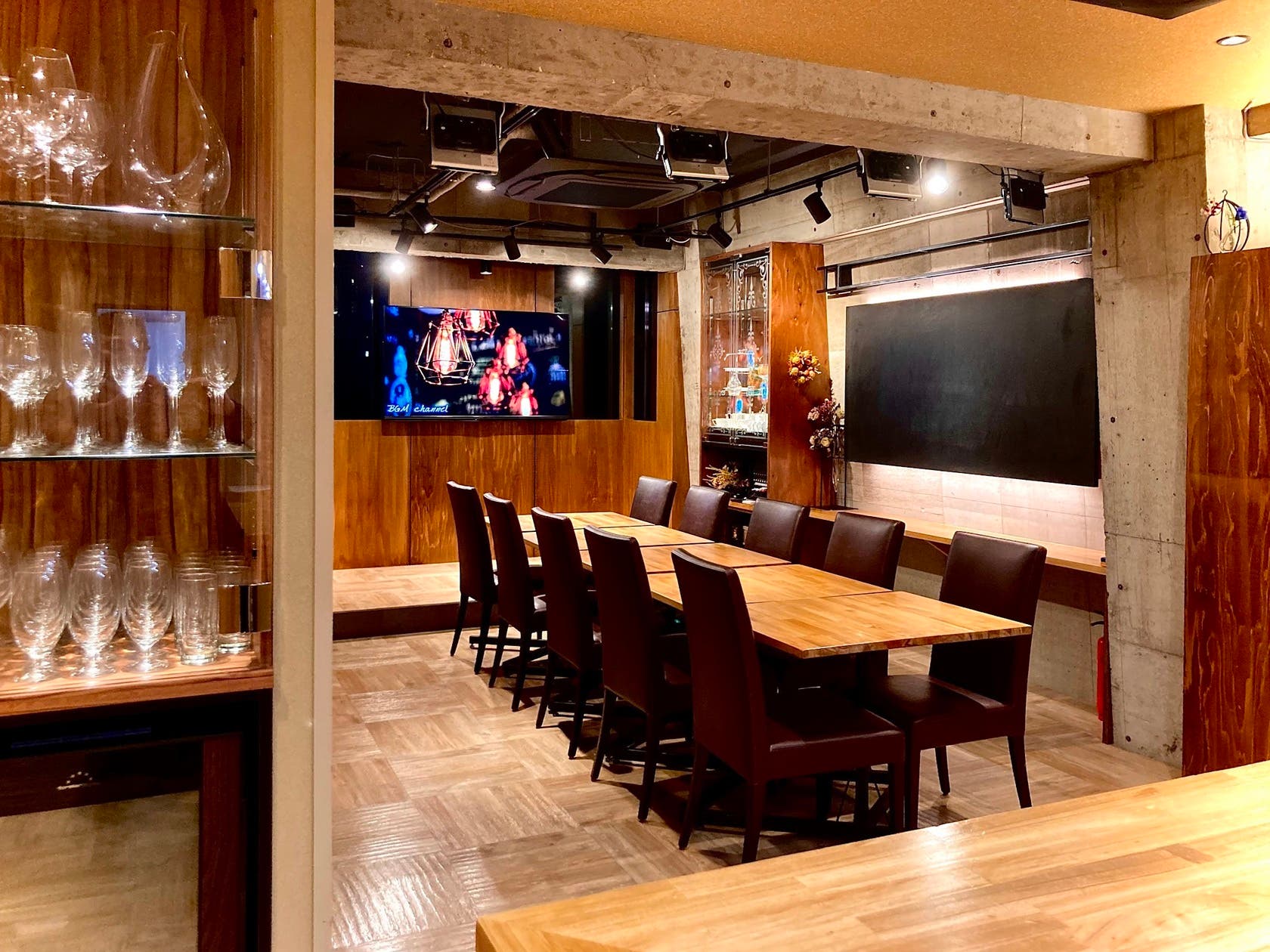 ミニライブ、アイドルオフ会、交流会、本格キッチンを使った各種パーティーにマルチ対応の多目的スペースの写真4