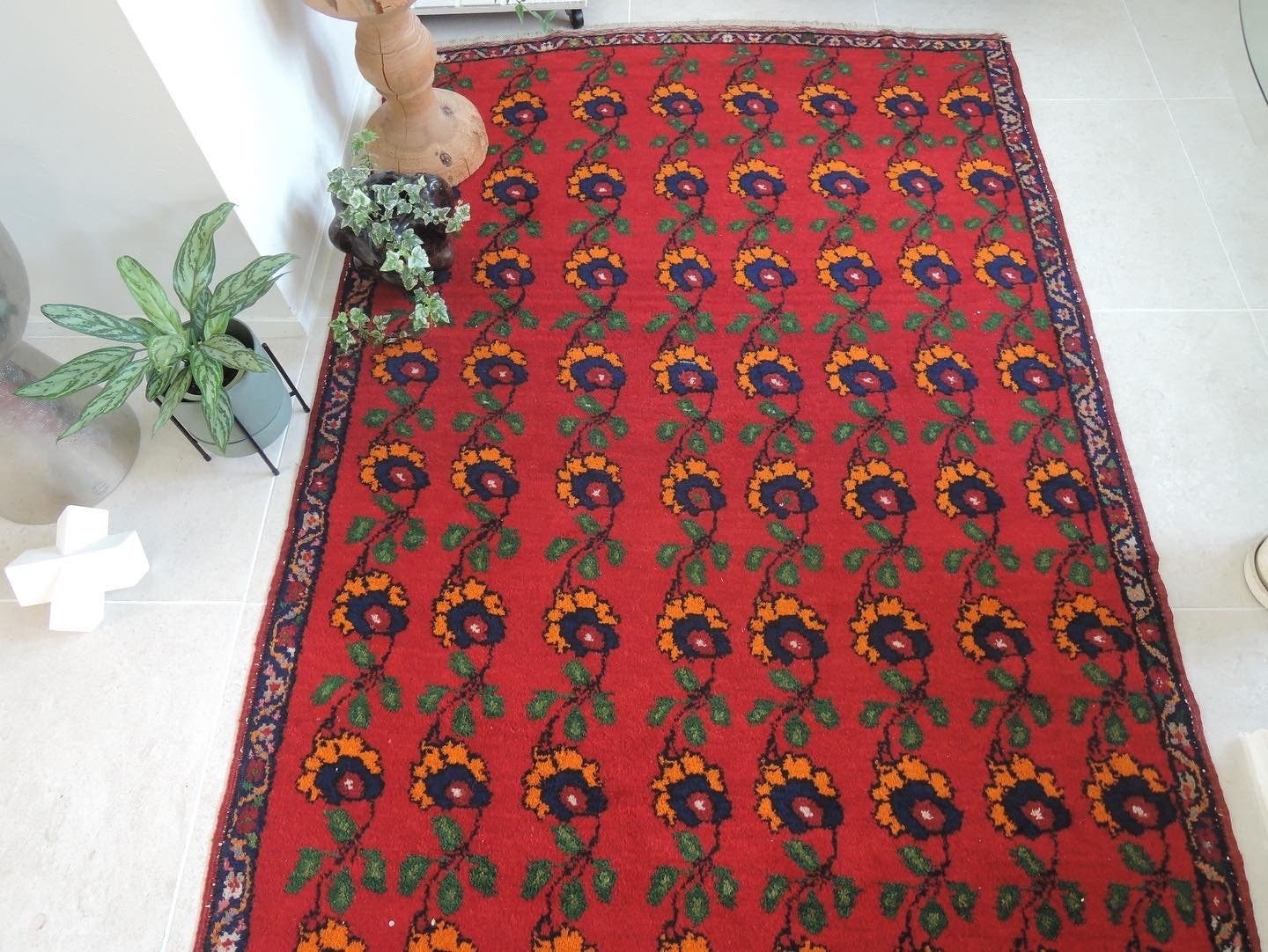 トルコ絨毯(赤に柄)の画像1