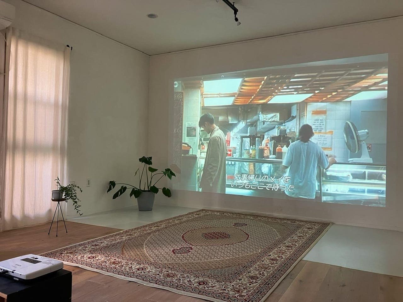 プロジェクター一式(機種 :EPSON/EB-1771W 、 iphone、ipad接続ケーブル、HDMIケーブルの画像1