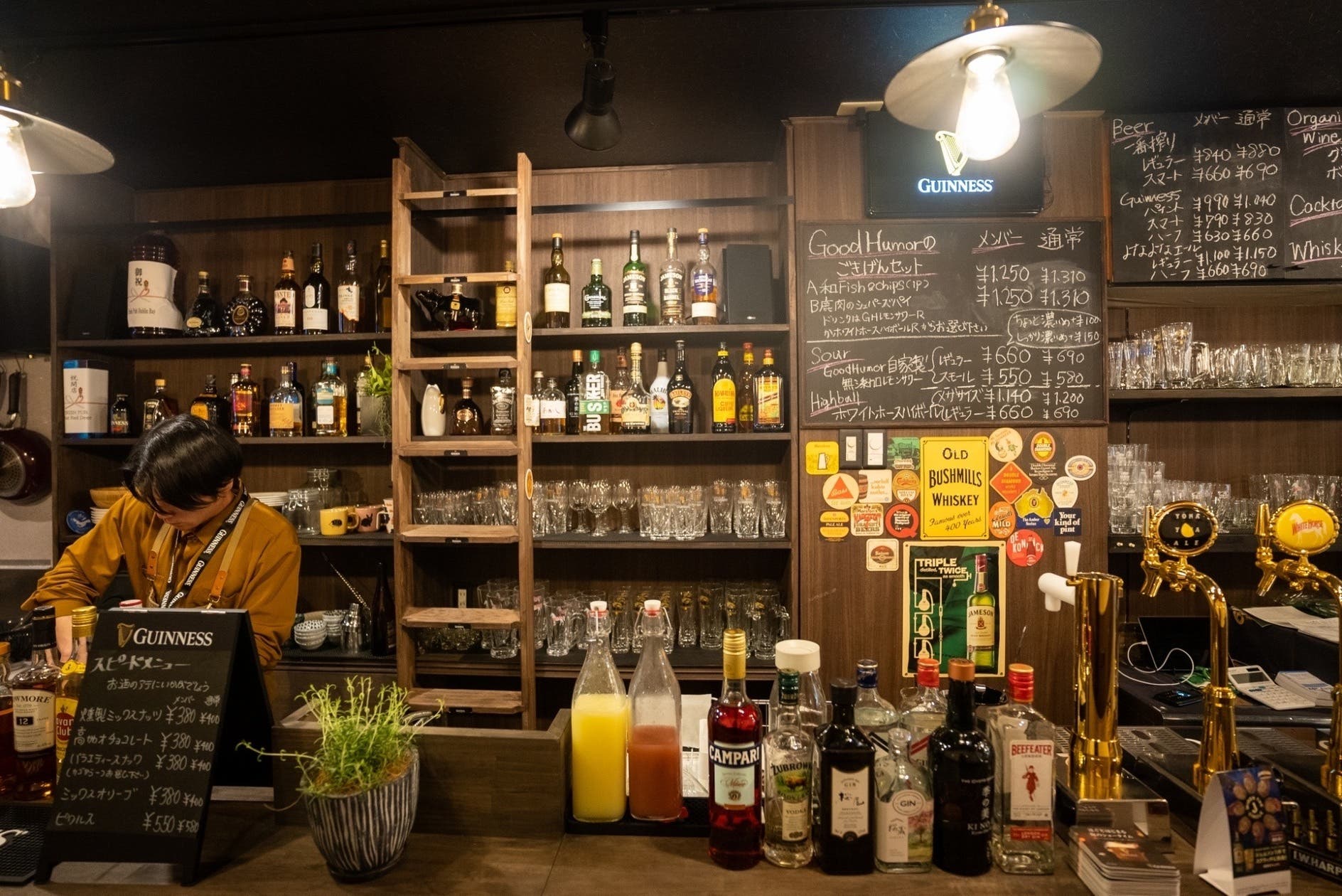 JR環状線京橋駅から徒歩5分のアイリッシュパブの写真2