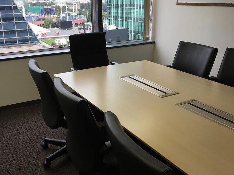 青山roomC　外苑前駅徒歩20秒！大きな部屋に大きな窓！広々とした空間になります！の写真3