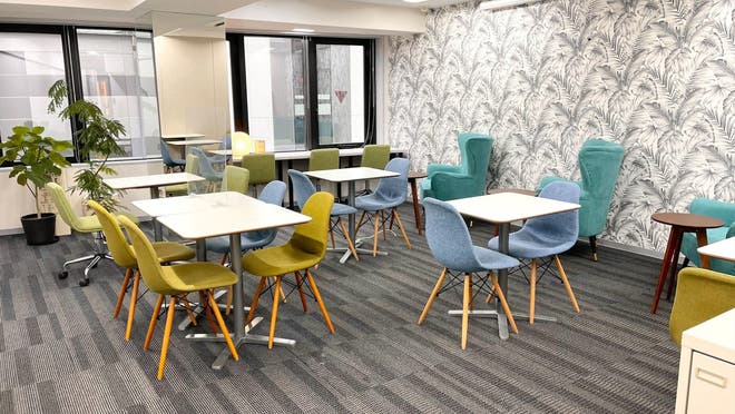 【銀座駅他2駅から3分・松屋近く】15名着席/社内MTG・研修・イベント・同窓会などに最適/飲酒飲食OK/オシャレ&カジュアル!の写真2