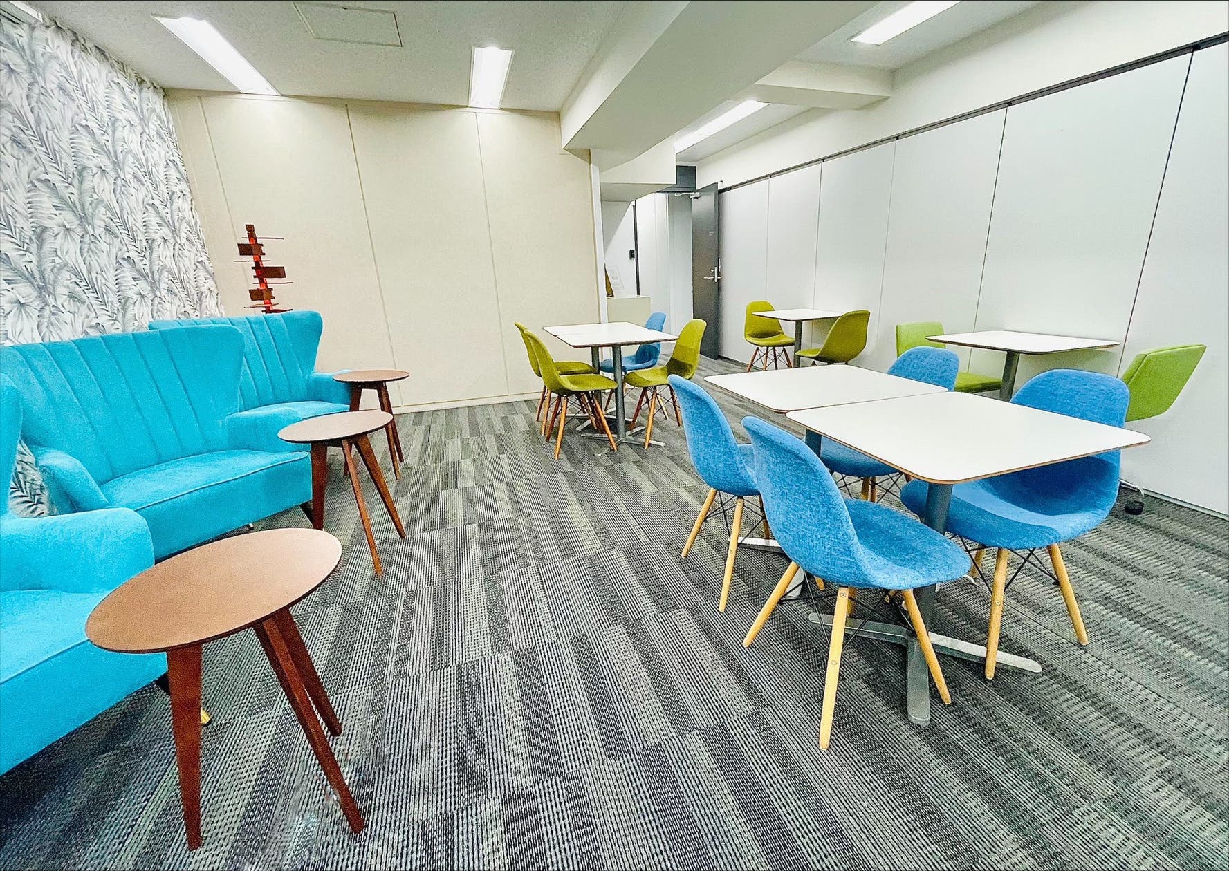 【銀座駅他2駅から3分・松屋近く】15名着席/社内MTG・研修・イベント・同窓会などに最適/飲酒飲食OK/オシャレ＆カジュアル！の写真4