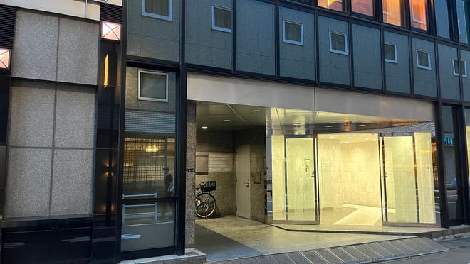 すぐ予約【銀座駅他2駅から3分以内】定員6名/オンライン会議・研修・面談に最適/待合スペース、無料ドリンク有/窓がある明るい部屋の写真10