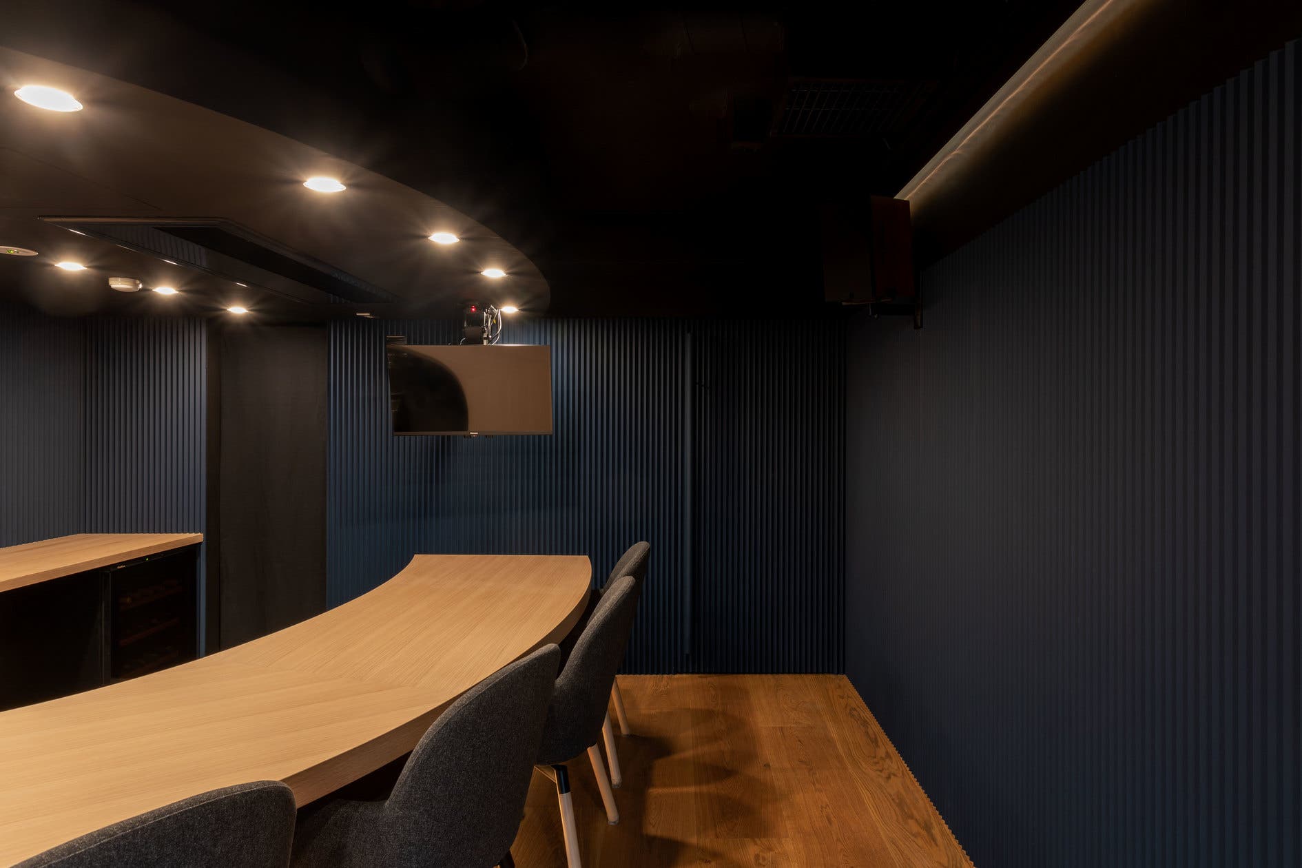 【六本木駅から徒歩１分の好立地】高級感のあるバースペースの写真2