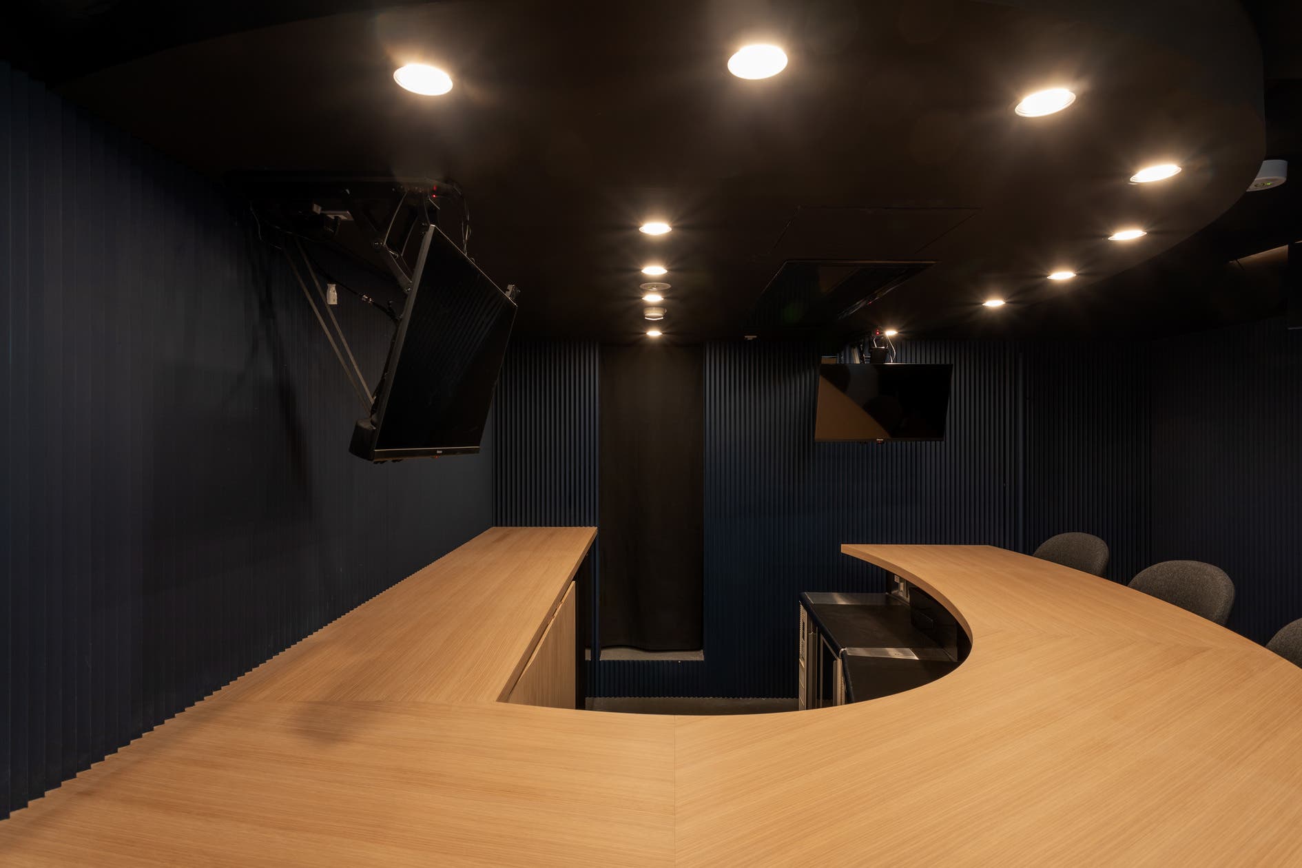 【六本木駅から徒歩１分の好立地】高級感のあるバースペースの写真3