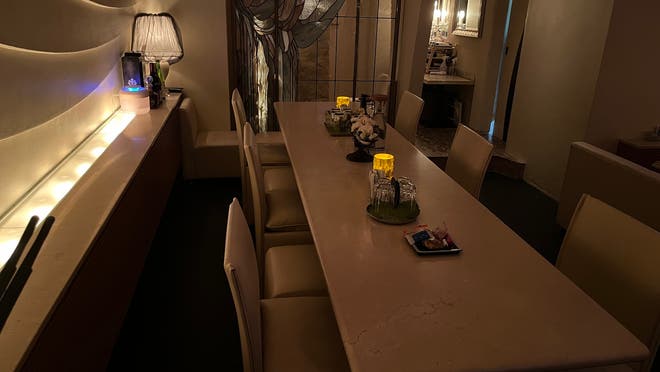 【北新地駅徒歩5分】北新地ど真ん中にある大理石とシャンデリアがある上品なミュージックサロン(飲食店)の写真3