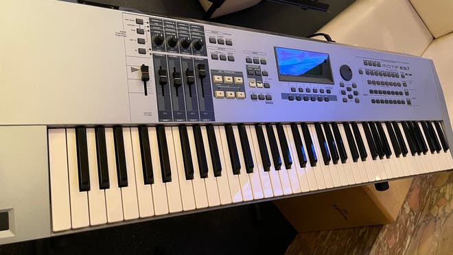 【北新地駅徒歩5分】北新地ど真ん中にある大理石とシャンデリアがある上品なミュージックサロン(飲食店)の写真4