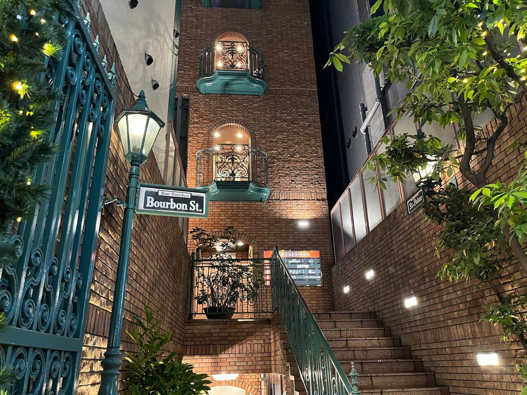 【北新地駅徒歩5分】北新地ど真ん中にある大理石とシャンデリアがある上品なミュージックサロン（飲食店）の写真7