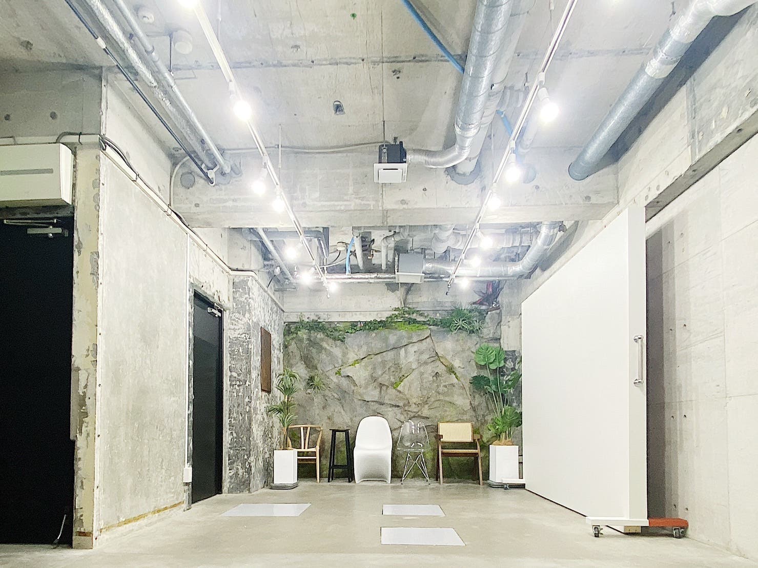 《地下スケルトン》配管むき出し、コンクリ打ちっぱなし、移動式大型背景パネル、背景6種類【RIVERLD池袋スタジオ】の写真8