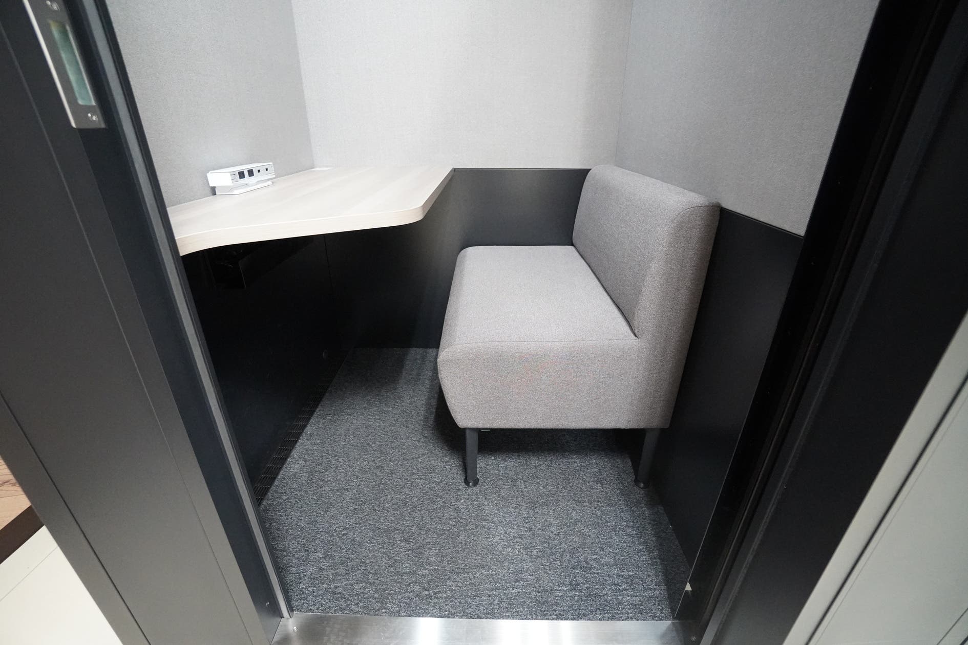 ＜ミニマルワークスペース J Smile FOODS MARKET No.2＞個室ワークブース💼Wi-Fi📶テレワーク/自習の写真5