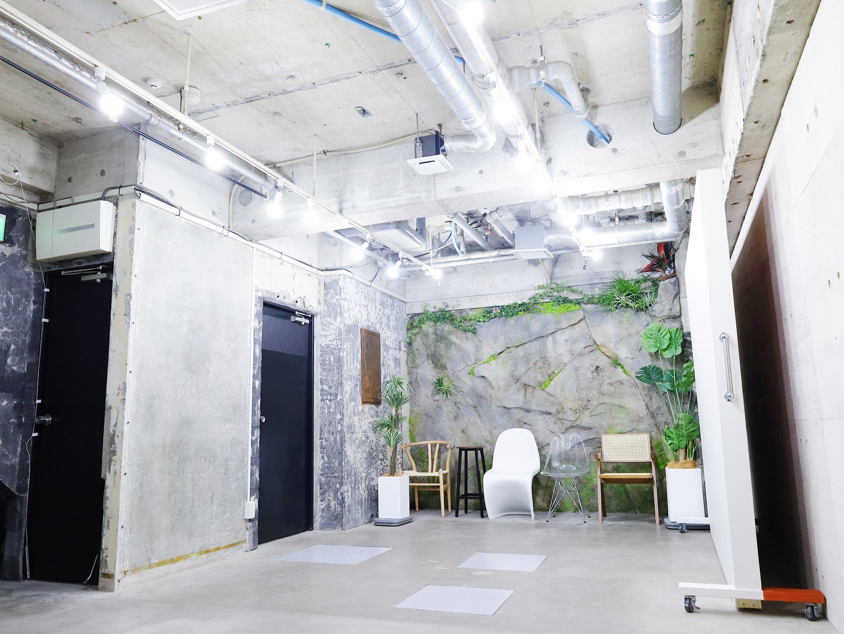 《地下スケルトン》配管むき出し、コンクリ打ちっぱなし、移動式大型背景パネル、背景6種類【RIVERLD池袋スタジオ】の写真6