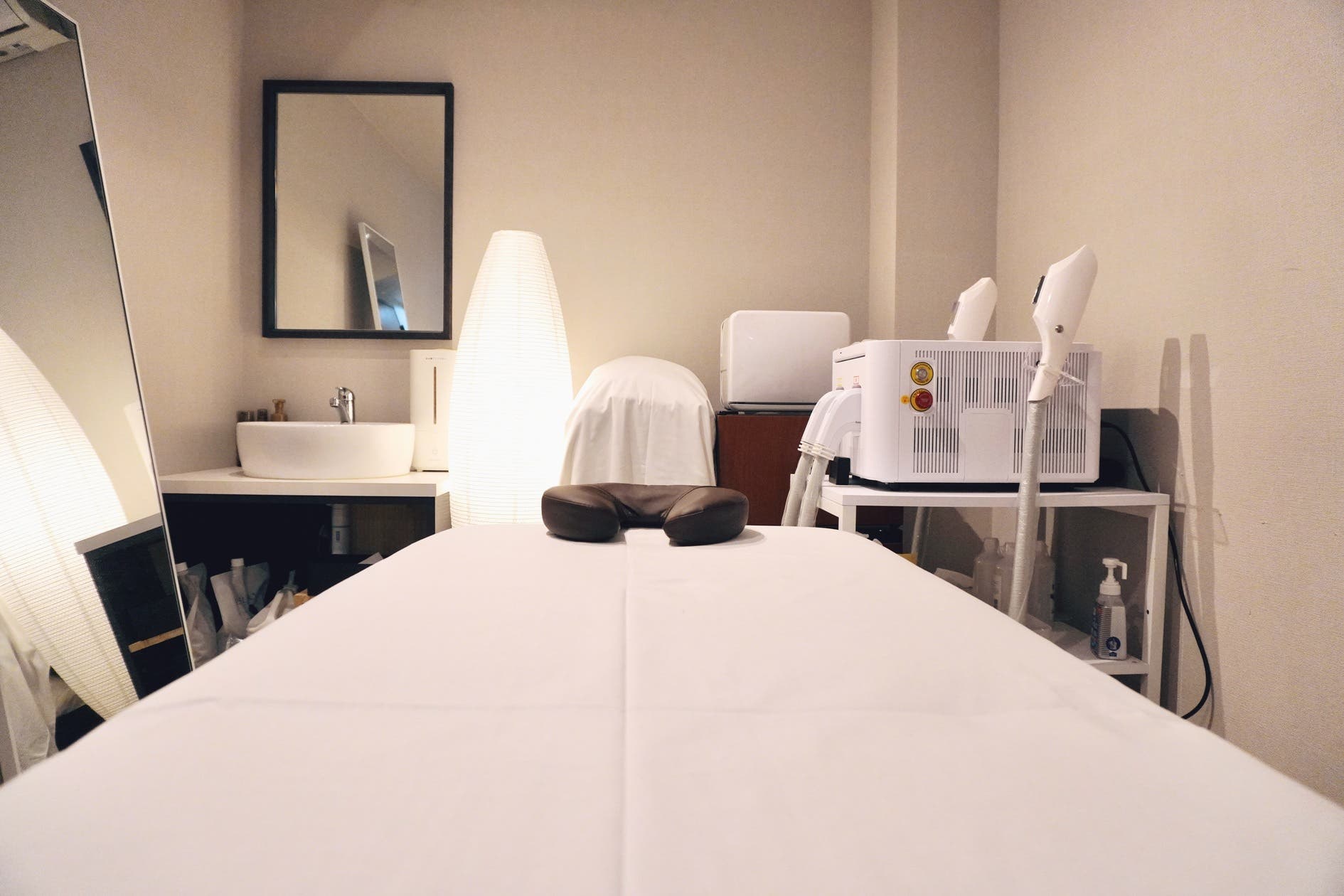 2F・202号室【天神駅 西1出口より徒歩1分】お洒落なホテルの一室をサロンに！の写真2