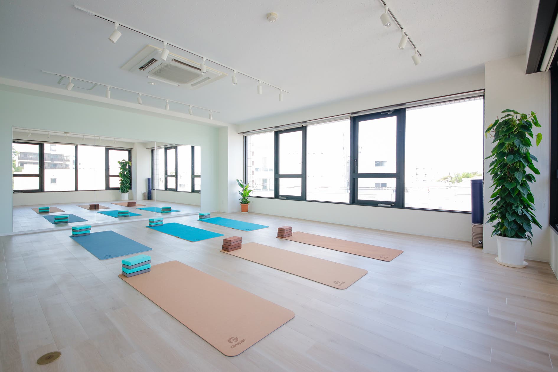 【studio_MINT】西船橋駅北口２分/明るくて綺麗なスタジオでヨガ、ピラティス/２面鏡でプライベートレッスンにも最適！の写真5