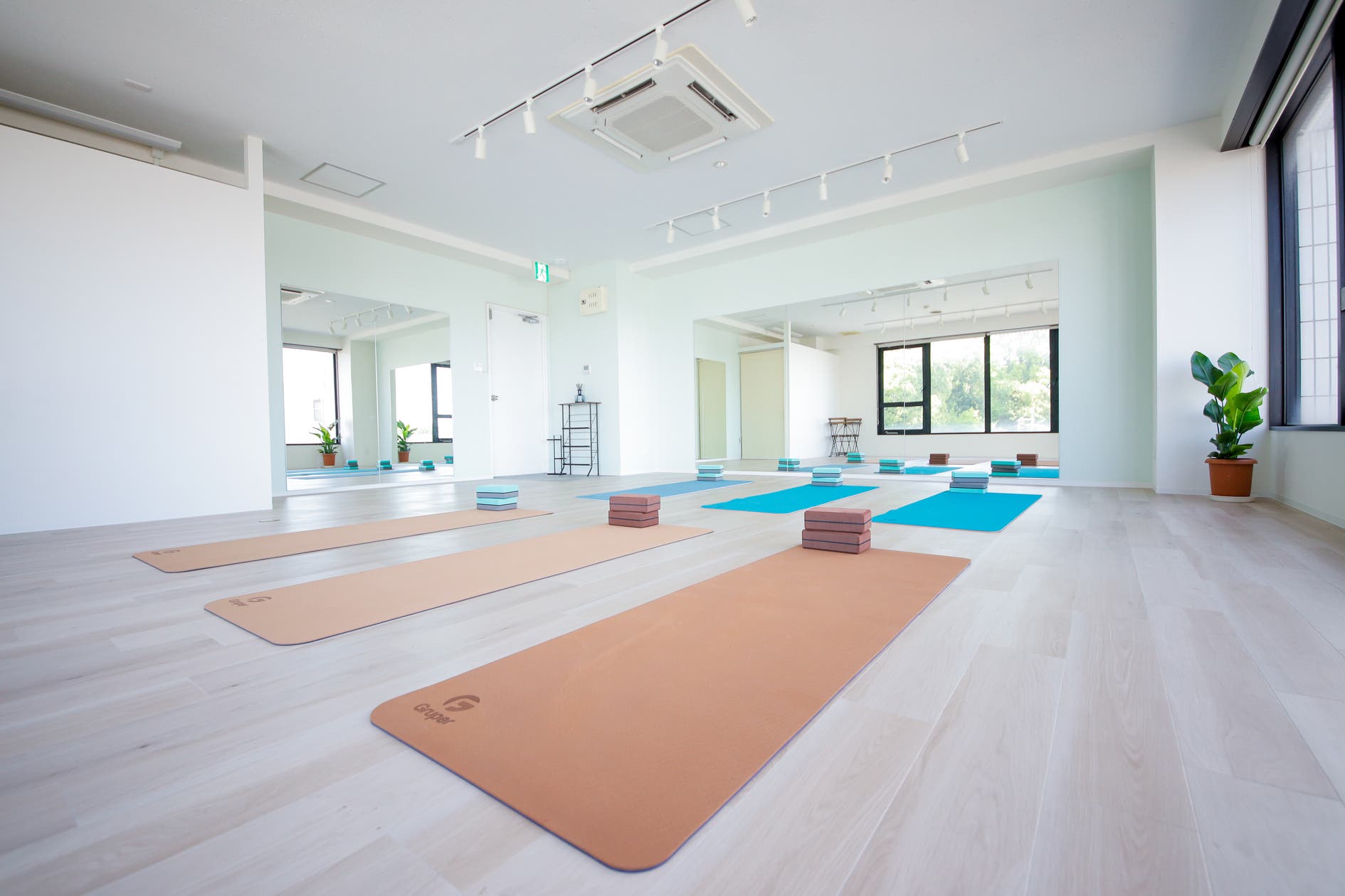【studio_MINT】西船橋駅北口２分/明るくて綺麗なスタジオでヨガ、ピラティス/２面鏡でプライベートレッスンにも最適！の写真6