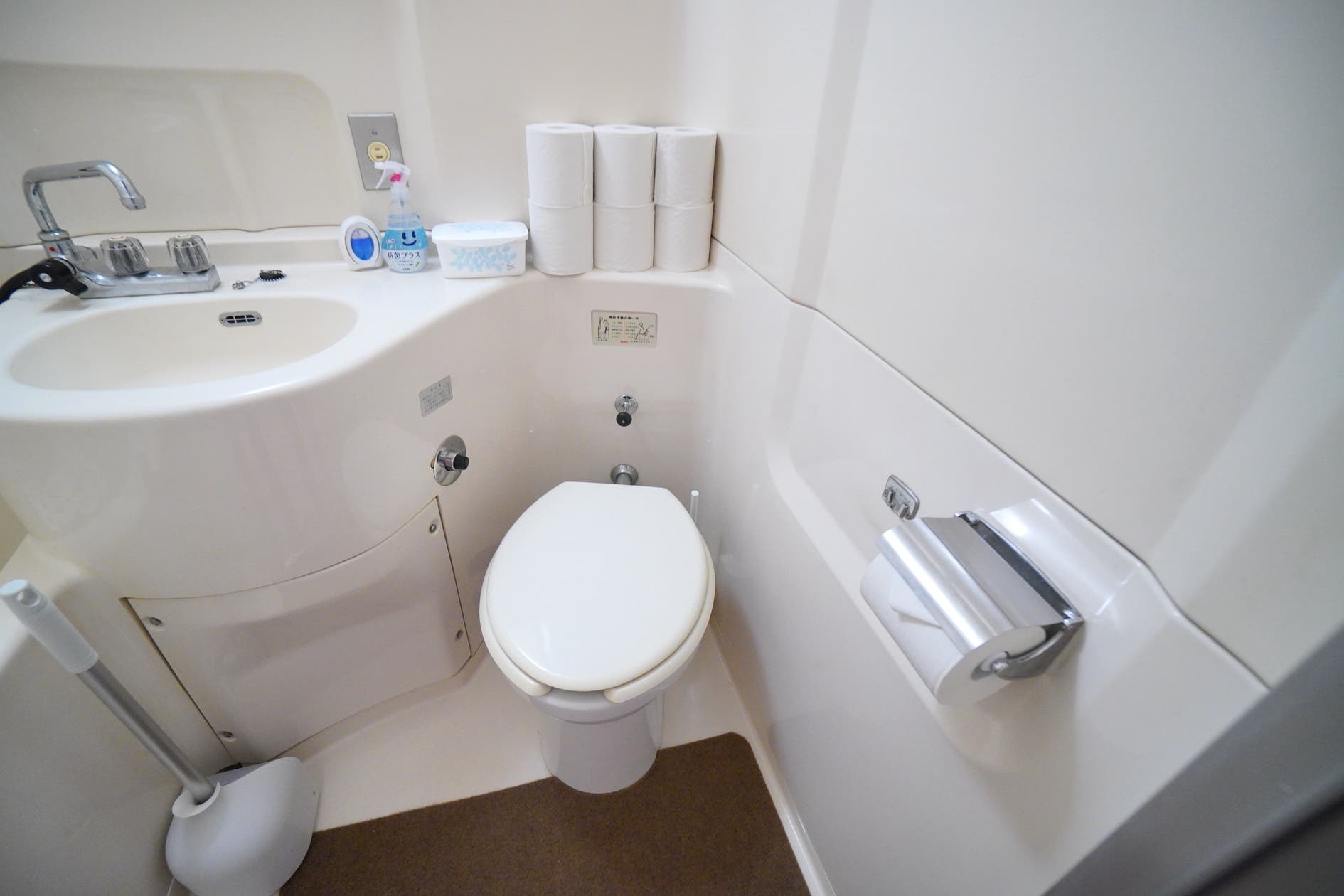 ＜ミニマルワークブース新大阪No.3＞完全個室ワークブース💼Wi-Fi📶電源🔌テレワーク/ZOOM/自習/作業場所の写真7