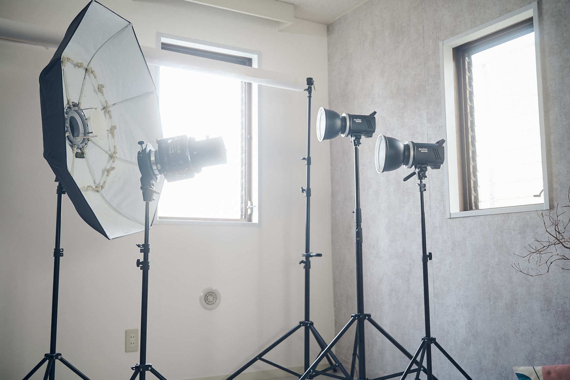 【渋谷神泉・フォトグラファー内装監修📸】自然光・大きめ採光窓&モノトーン背景、機材豊富で利用しやすい◎の写真11