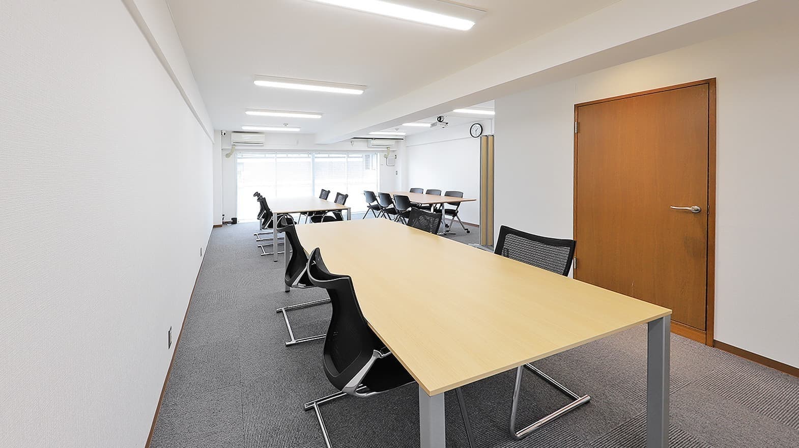 【原宿/竹下口徒歩１分】会議や打合わせに最適な多目的レンタルスペース｜電源 WiFi プロジェクター＜Holz＞原宿Dの写真3
