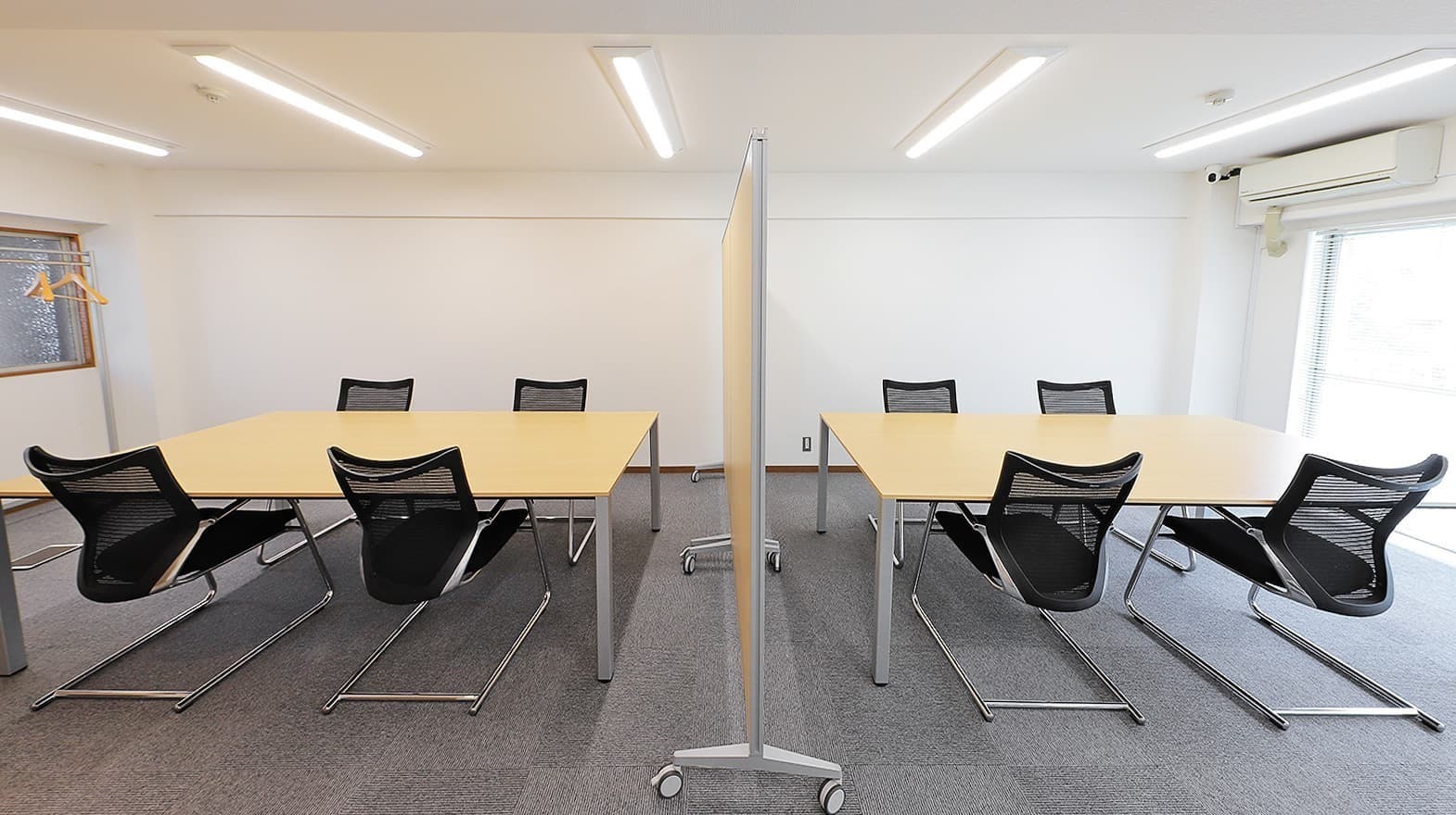 【原宿/竹下口徒歩１分】会議や打合わせに最適な多目的レンタルスペース｜電源 WiFi プロジェクター＜Holz＞原宿Dの写真5