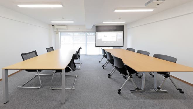 【原宿/竹下口徒歩1分】会議や打合わせに最適な多目的レンタルスペース|電源 WiFi プロジェクター<Holz>原宿Dの写真2