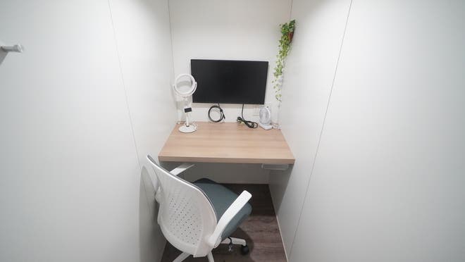 <ミニマルワークブース博多No.2>完全個室ワークブース💼Wi-Fi📶モニター🖥テレワーク/ZOOM/自習/作業場所の写真3